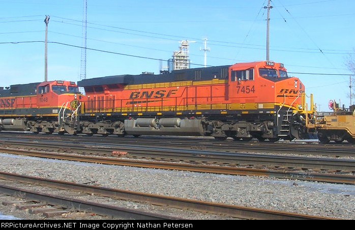 BNSF 7454